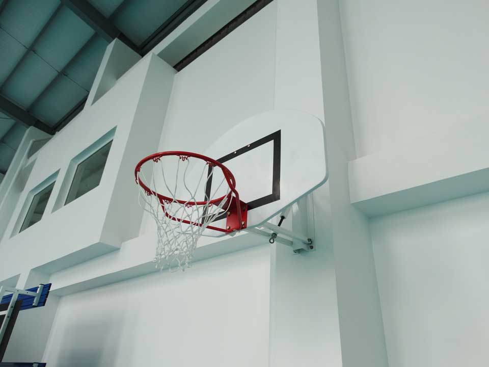 Wall-mounted basketball goal - Ring height 2.6m-3.05m