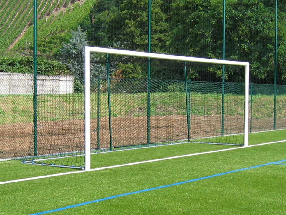 Senior socketed football goal in Ø101.6mm galvanised steel